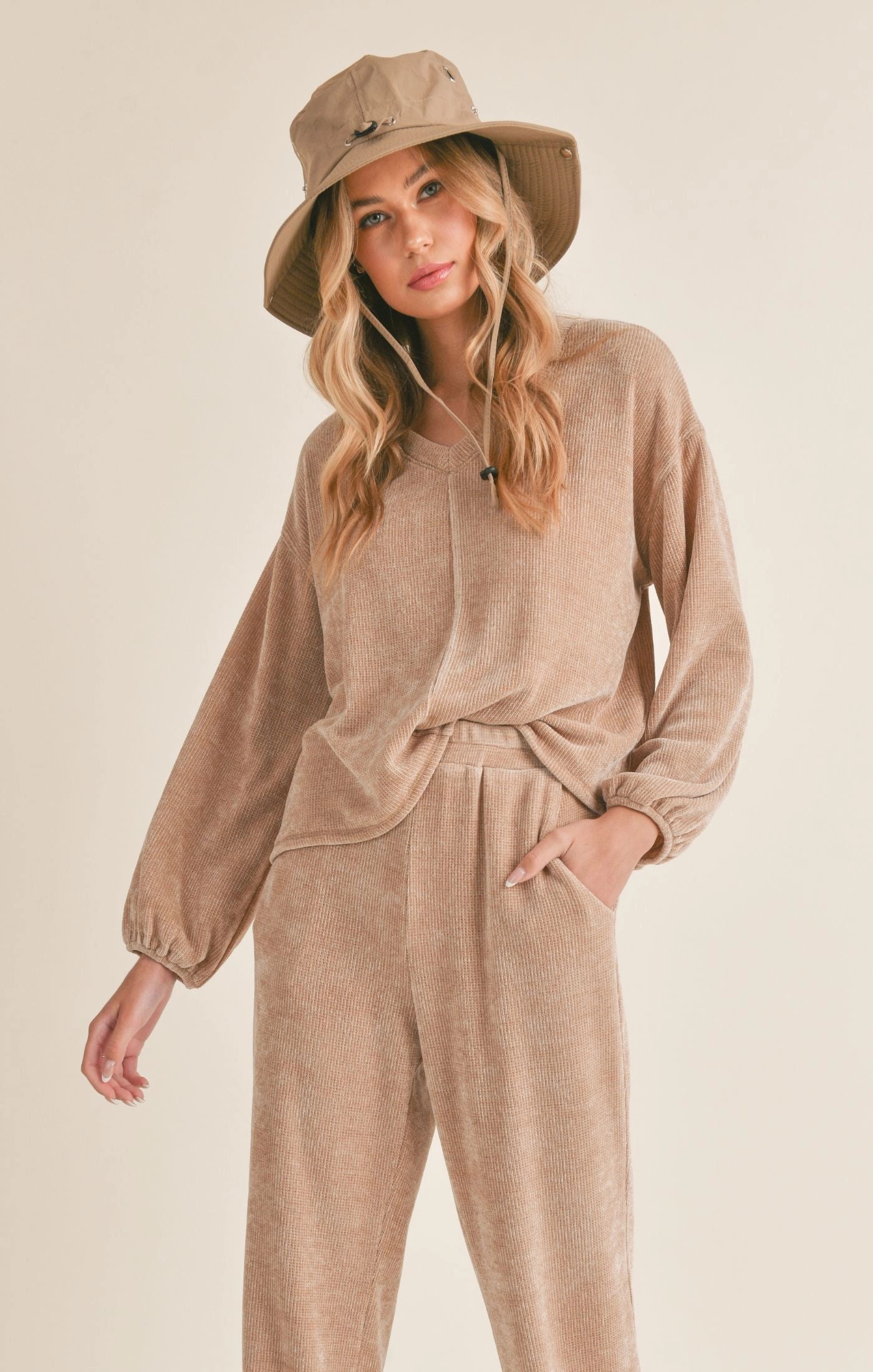 Sadie & Sage Graham Cracker Soft V Neck Knit Top – Libby Story